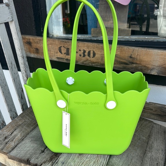 versa tote | Bags | Vibrant Green Scalloped Edge Versa Tote Bag New ...